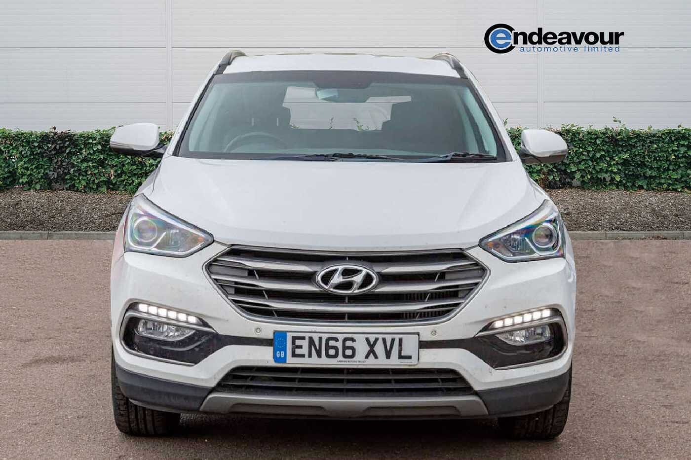 Hyundai SANTA FE Suv 5 Doors Manual Diesel White | Hyundai Motor UK Limited