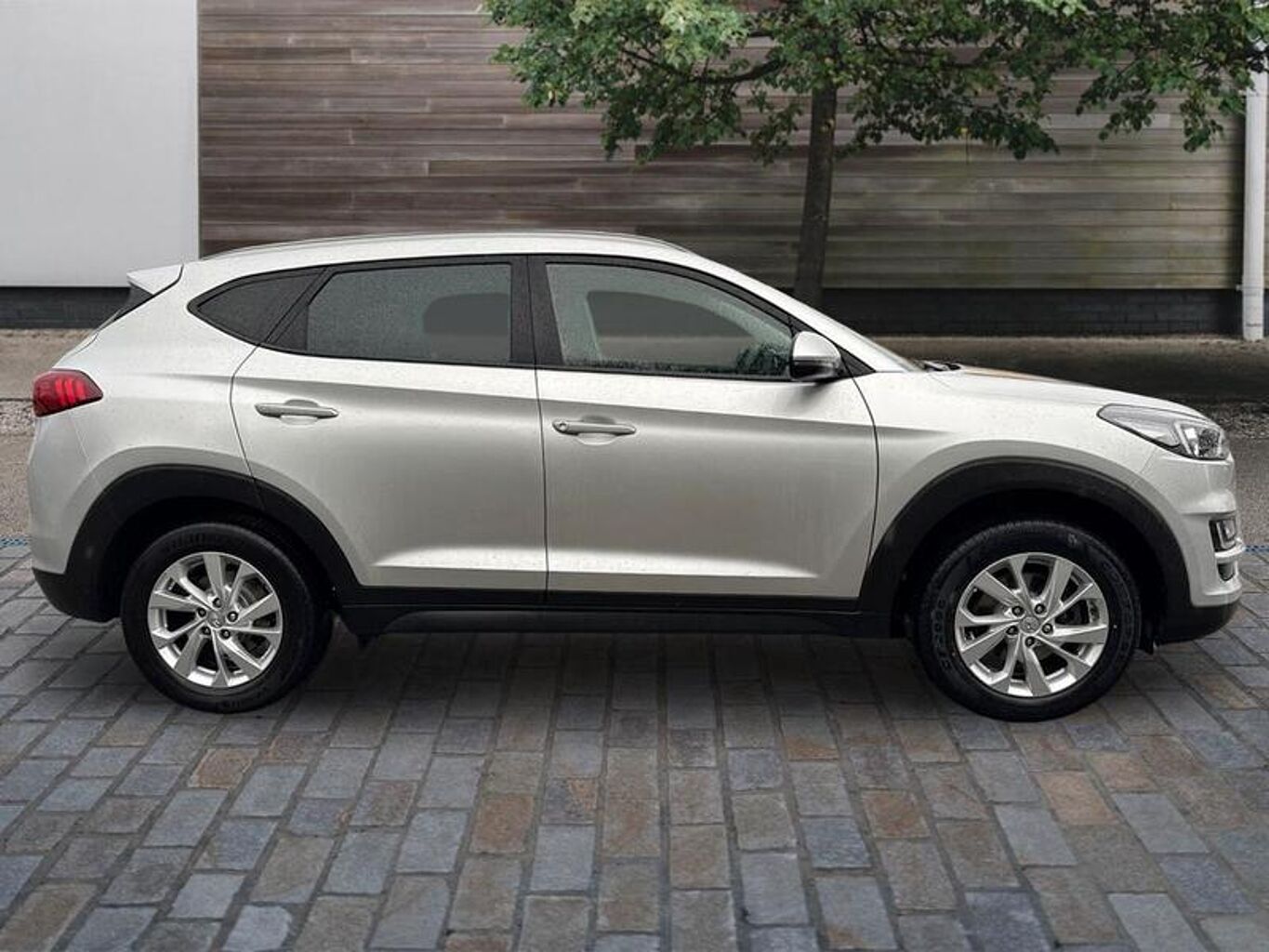 Hyundai TUCSON 5 Doors Manual Petrol Silver | Hyundai Motor UK Limited